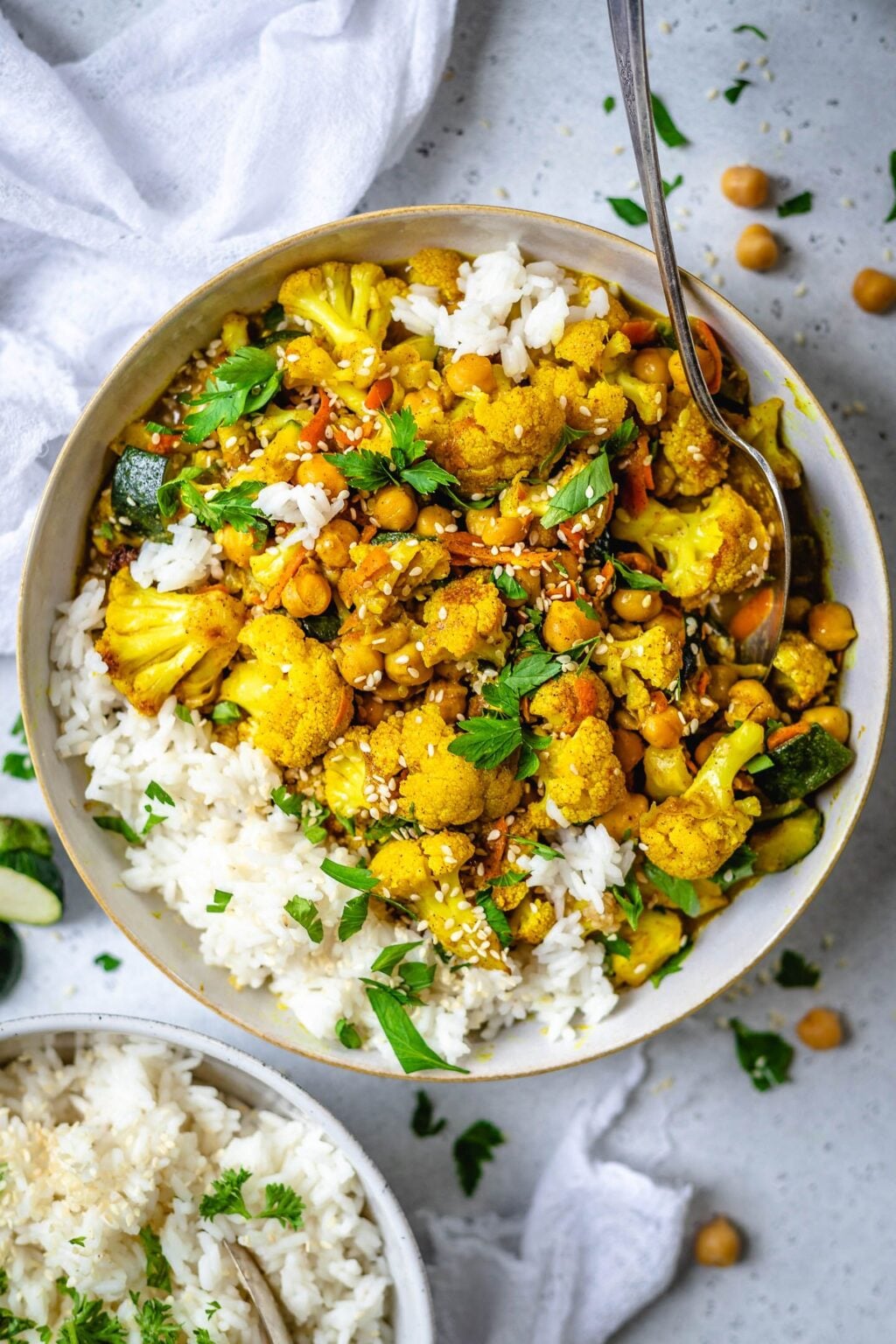 30-Minute Roasted Cauliflower Curry with Chickpeas (Vegan) - Two Spoons